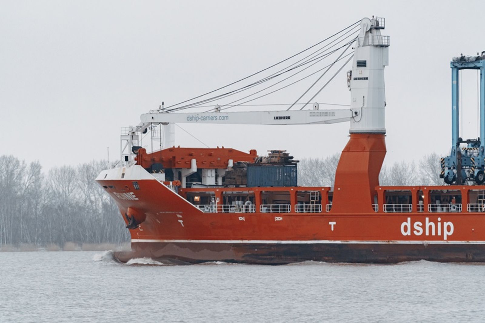 Australian shippers back competition probe into DP World’s deal for ...