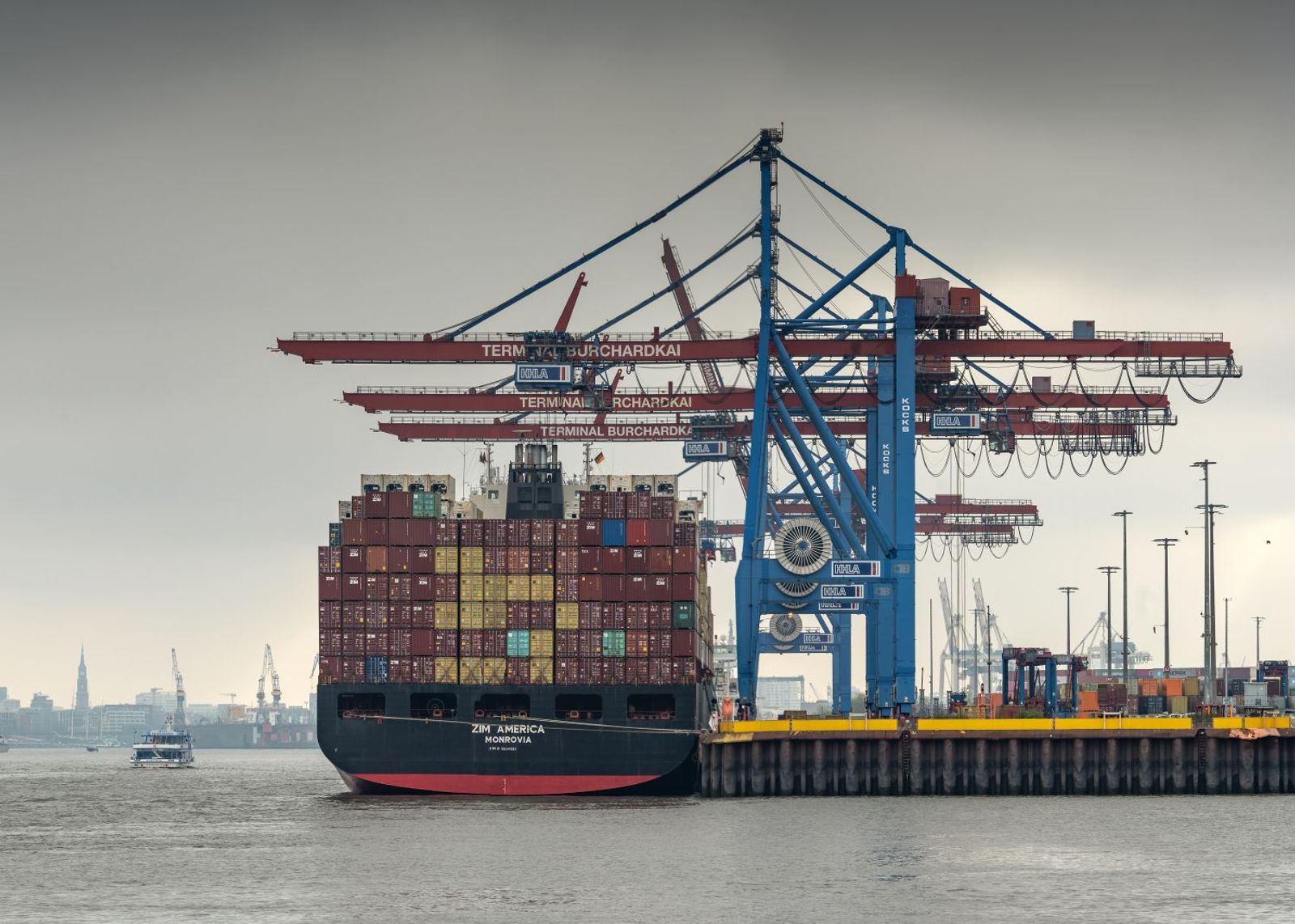 APM to spend $500 million to enhance cargo handling at Elizabeth ...