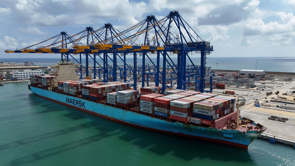 Maersk going it alone, so far, on policy changes to free time billing ...
